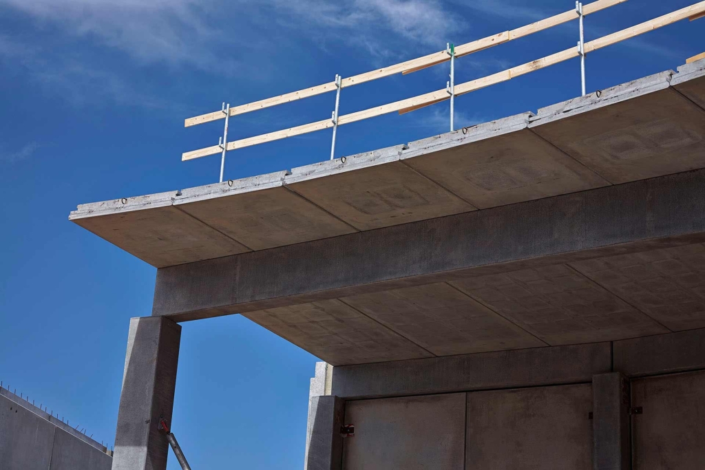 Cast-in edge reinforcement - Abeo